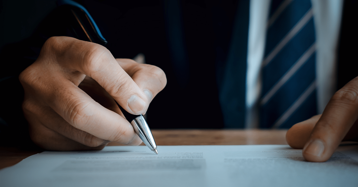 7 Legal Contract Management Essentials